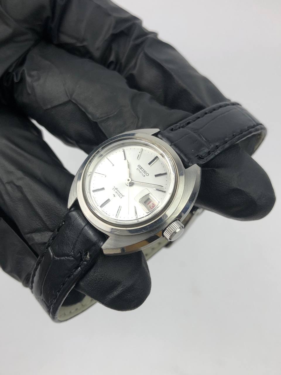 SEIKO CHORUS SPECIAL LADY C SHAPE CASE – Sukalelang